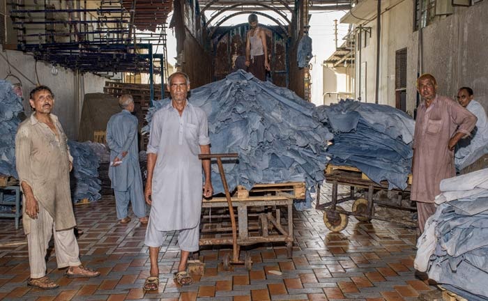 Le dure condizioni dei lavoratori della pelle in Pakistan